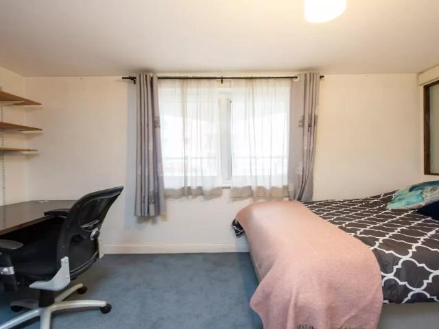 Room at Newport Avenue, Greater London