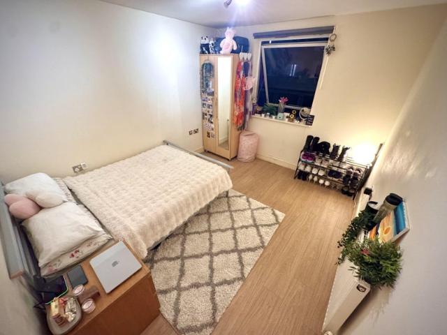 Room at Newport Avenue, Greater London