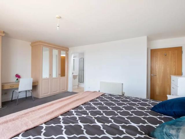 Room at Newport Avenue, Greater London