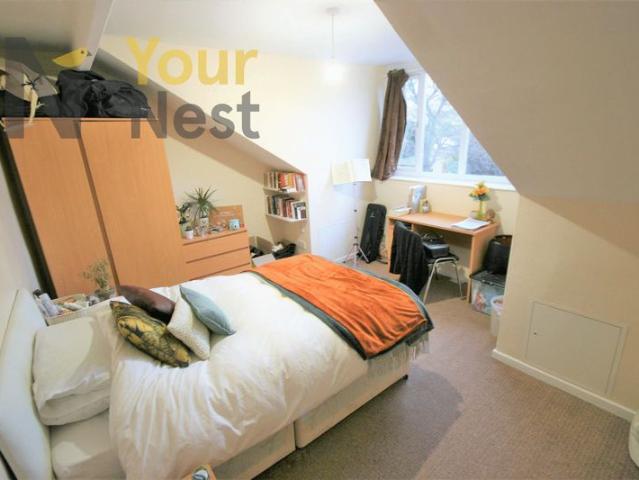 Room at Newport Mount, Leeds