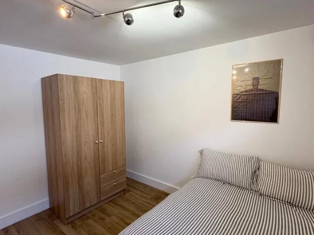 Room at Newtons Close, Greater London