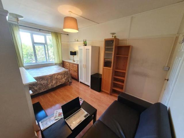 Room at Nether Street, Greater London