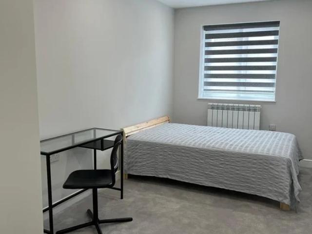 Room at Nether Street, Greater London