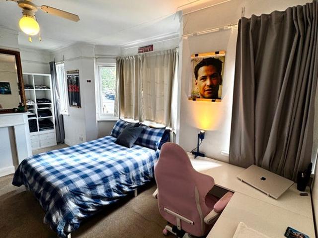 Room at Nether Street, Greater London