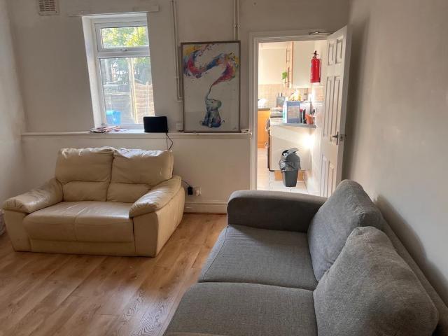 Room at Netherfield Road, Sheffield