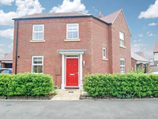 Room at Nightingale Avenue, Warwick