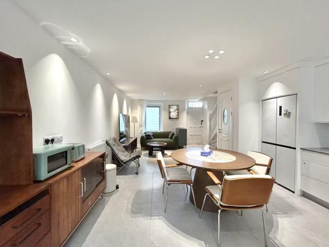 Room at Nightingale Grove, Greater London
