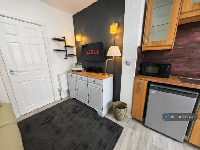 Room at Nightingale Road, Greater London