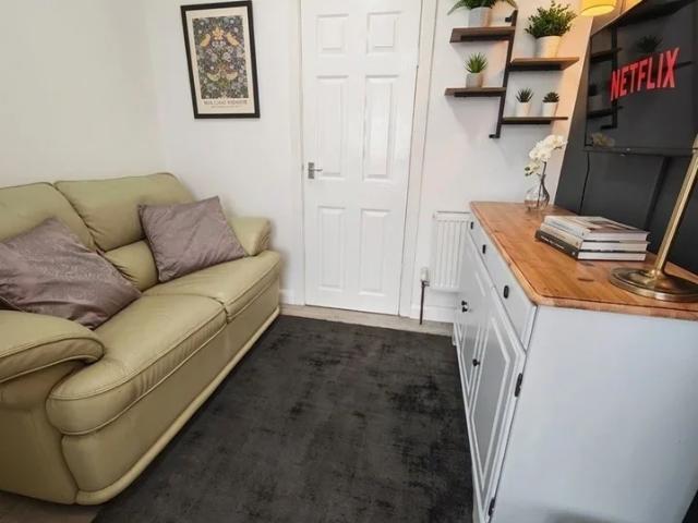 Room at Nightingale Road, Greater London