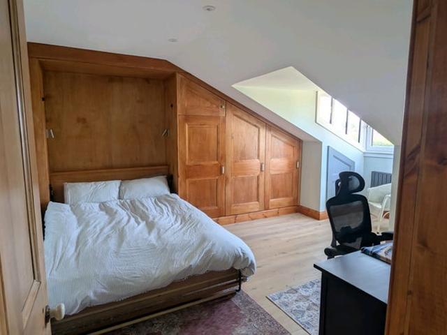 Room at Nithsdale Road, Glasgow