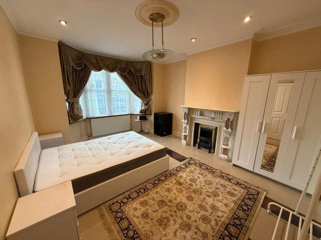 Room at Noel Road, Greater London