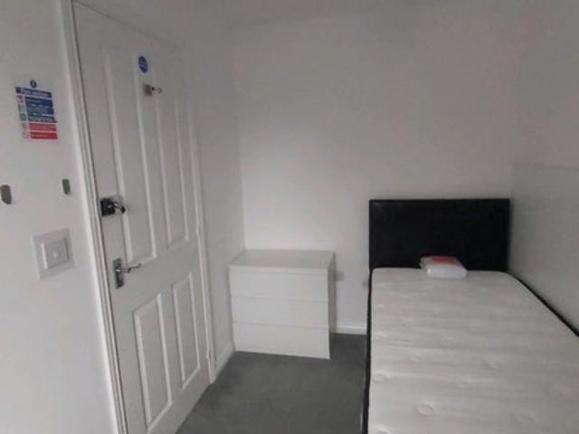 Room at Normandy Drive, Yate