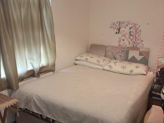 Room at Norbury Avenue, Greater London