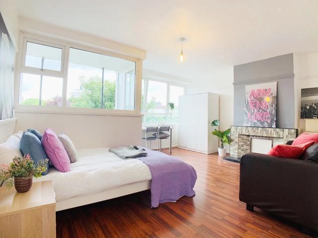 Room at Norbiton Road, Greater London
