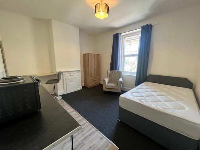 Room at Norfolk Avenue, Bristol