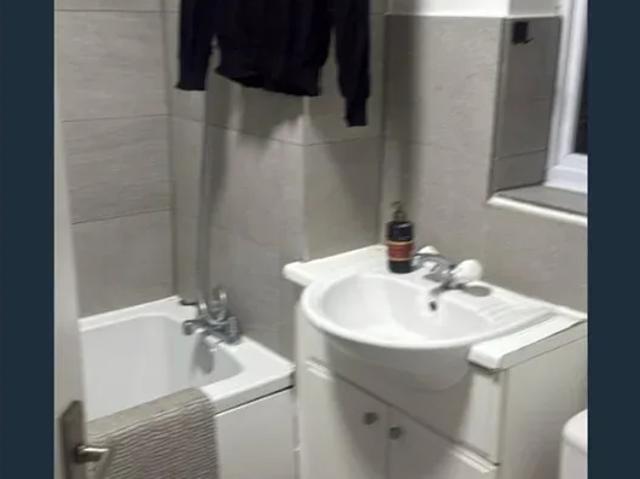 Room at Norfolk Place, Grays