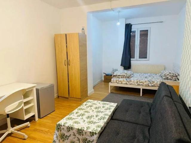 Room at North Crescent, London