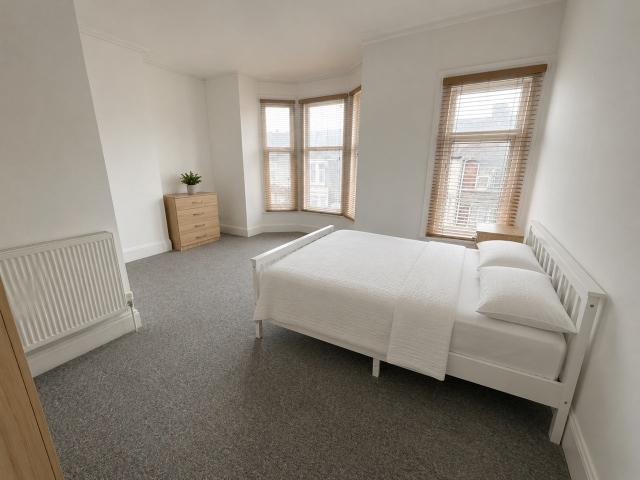 Room at North End Avenue, Portsmouth