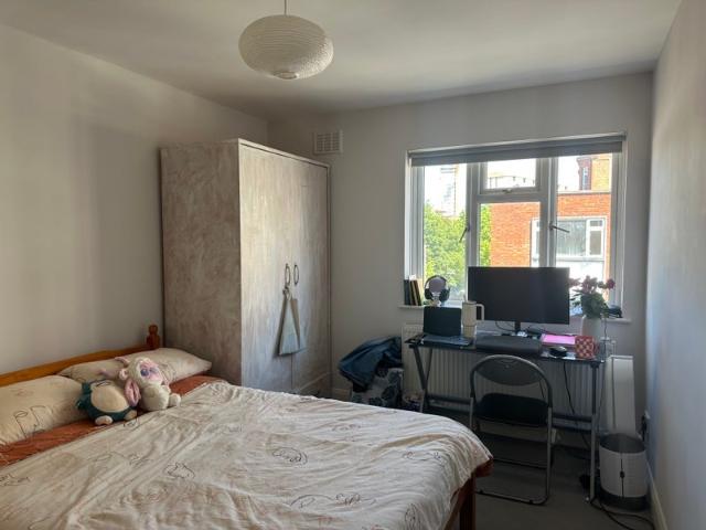 Room at North End Road, Greater London