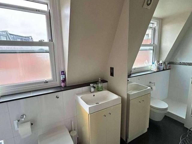 Room at North End Road, Greater London