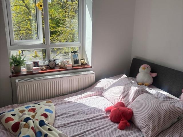Room at North End Road, Greater London