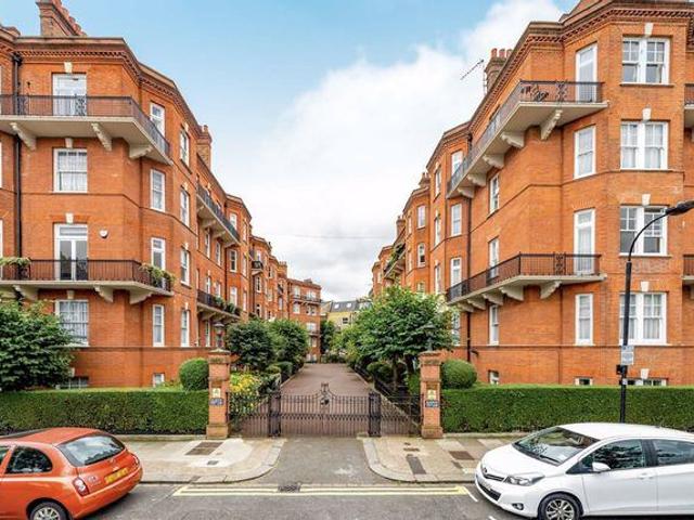 Room at North End Road, Greater London