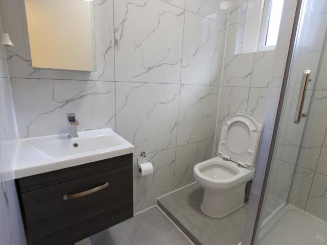 Room at North End Road, Greater London