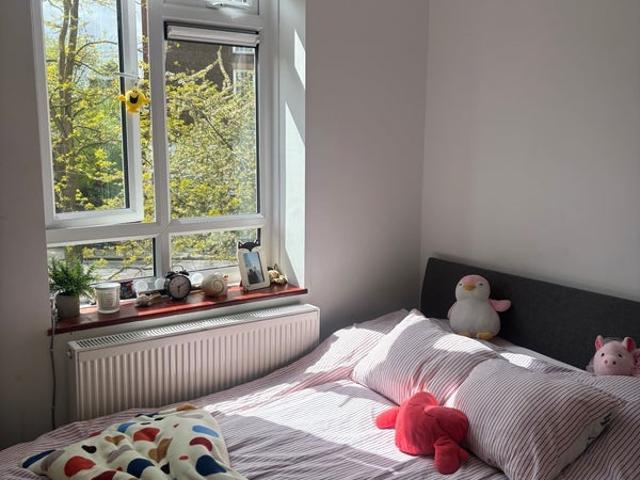 Room at North End Road, Greater London