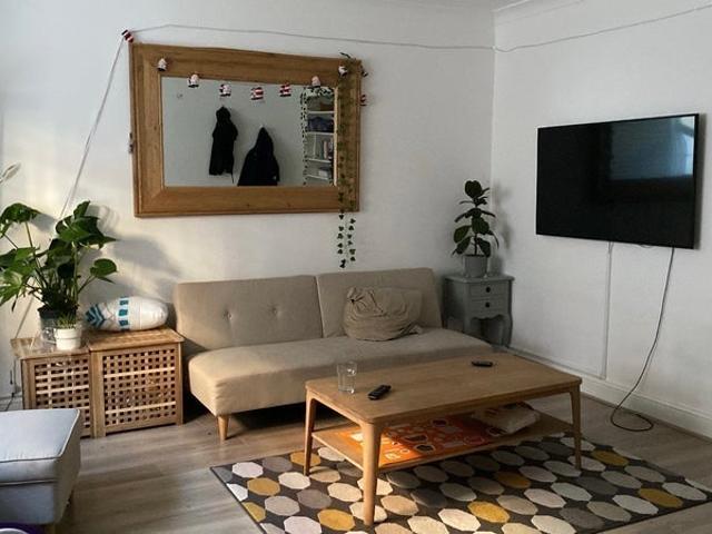 Room at North End Road, Greater London