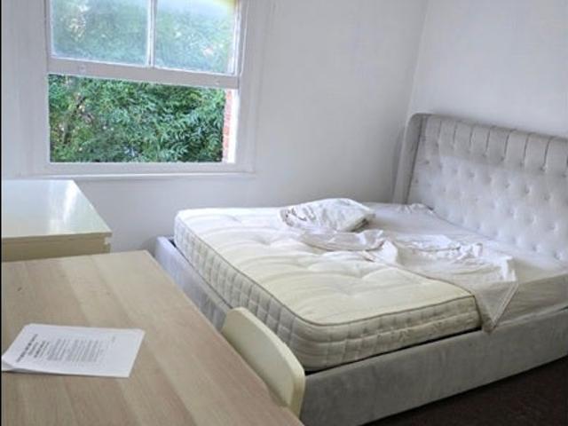 Room at North Hill, London