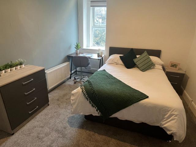 Room at North Hill, Plymouth