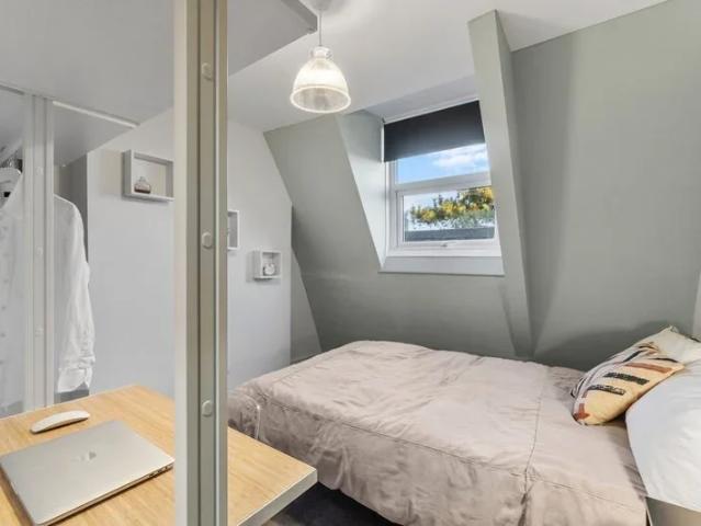 Room at North Hill, Plymouth