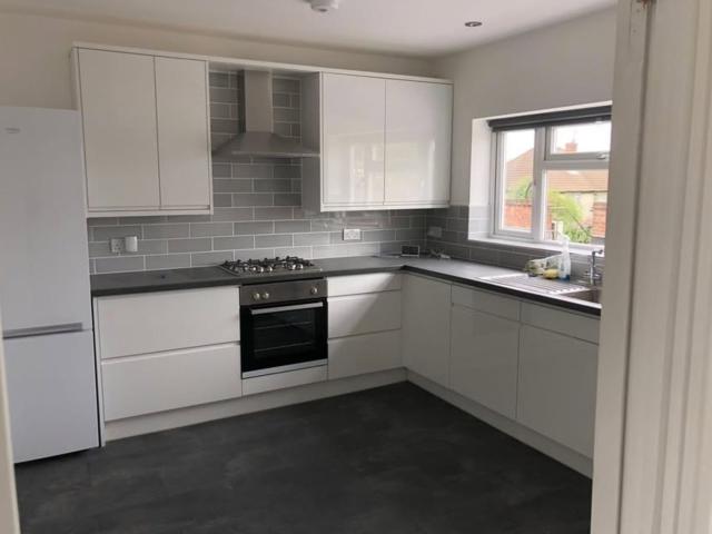 Room at North Parade, Greater London
