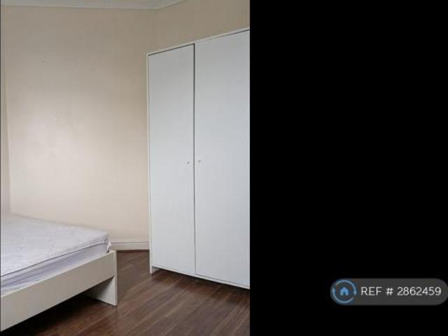 Room at North Road, Greater London