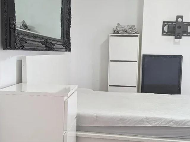 Room at North Road, Greater London
