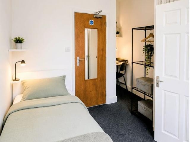 Room at Northcote Lane, Cardiff