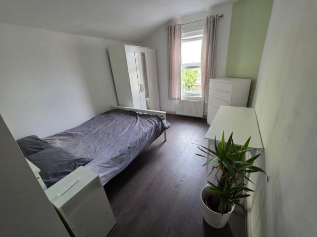 Room at Northcote Road, Greater London