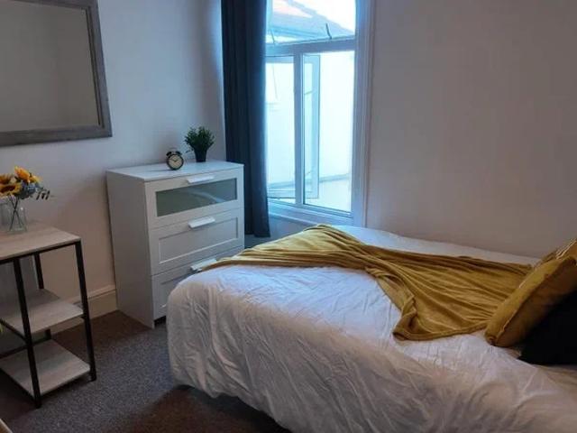 Room at Northcote Road, Portsmouth