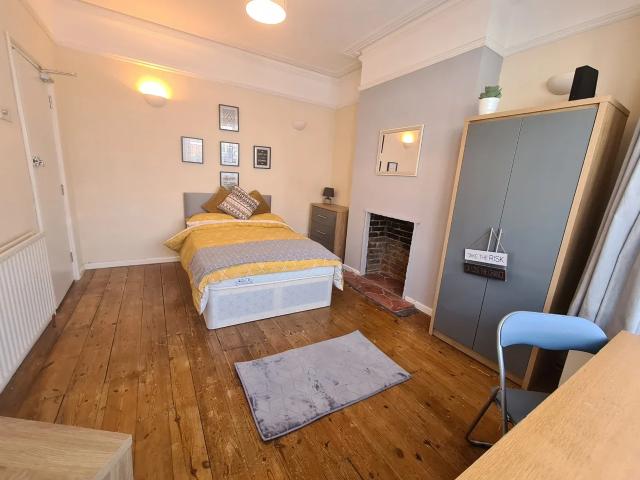 Room at Northcote Road, Portsmouth
