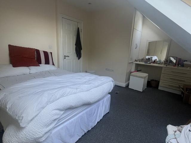 Room at Northfield Avenue, Greater London