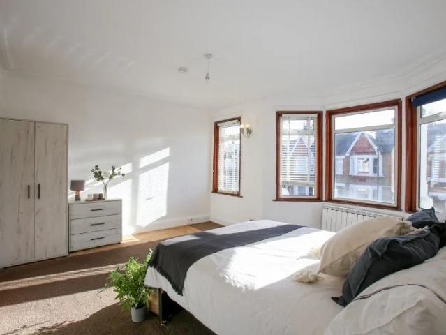 Room at Northfield Avenue, Greater London