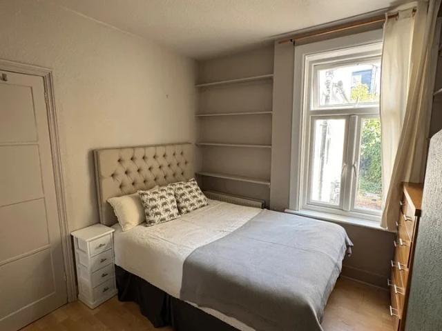 Room at Northfield Avenue, Greater London