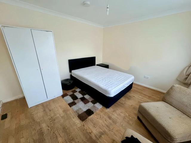 Room at Northfield Park, Greater London