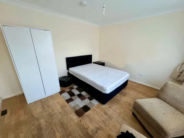 Room at Northfield Park, Greater London