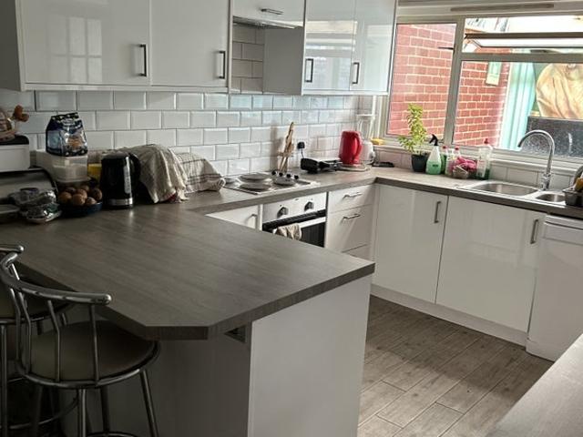 Room at Northolt Avenue, East Hertfordshire