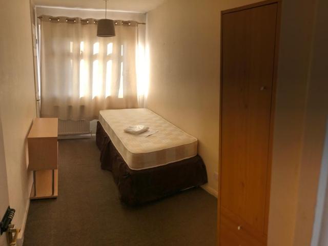 Room at Northolt Avenue, East Hertfordshire