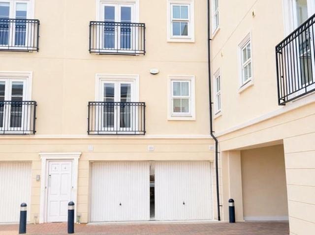 Room at Northpoint Square, Greater London
