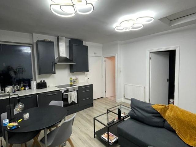 Room at Northwest Place, London
