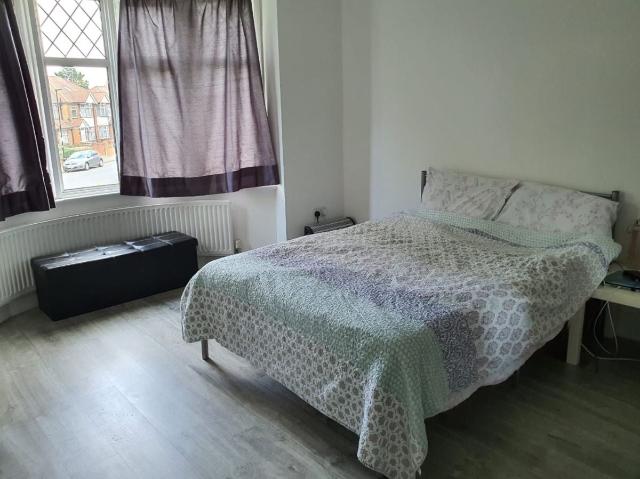 Room at Northumberland Avenue, Greater London