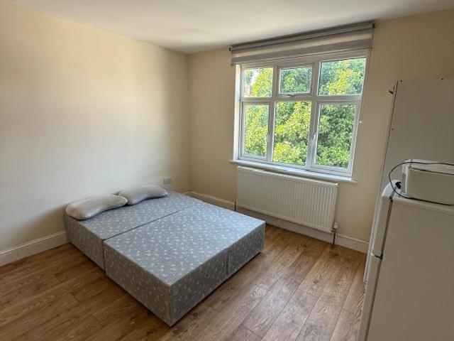 Room at Northumberland Gardens, Greater London